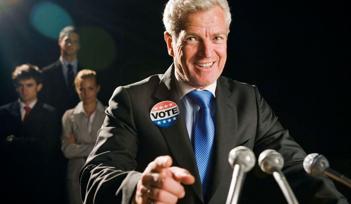 Propaganda de aspirantes políticos, disfrazada de